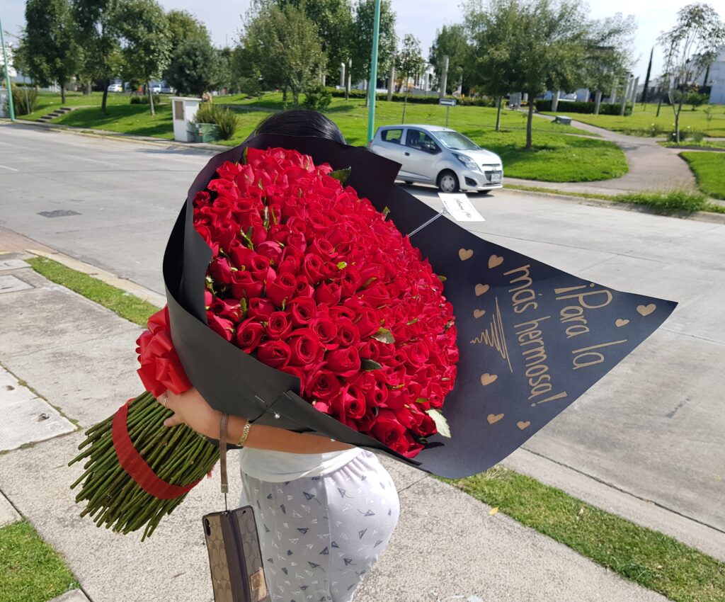 Ramo de 200 rosas rojas - Amore Mio Flores